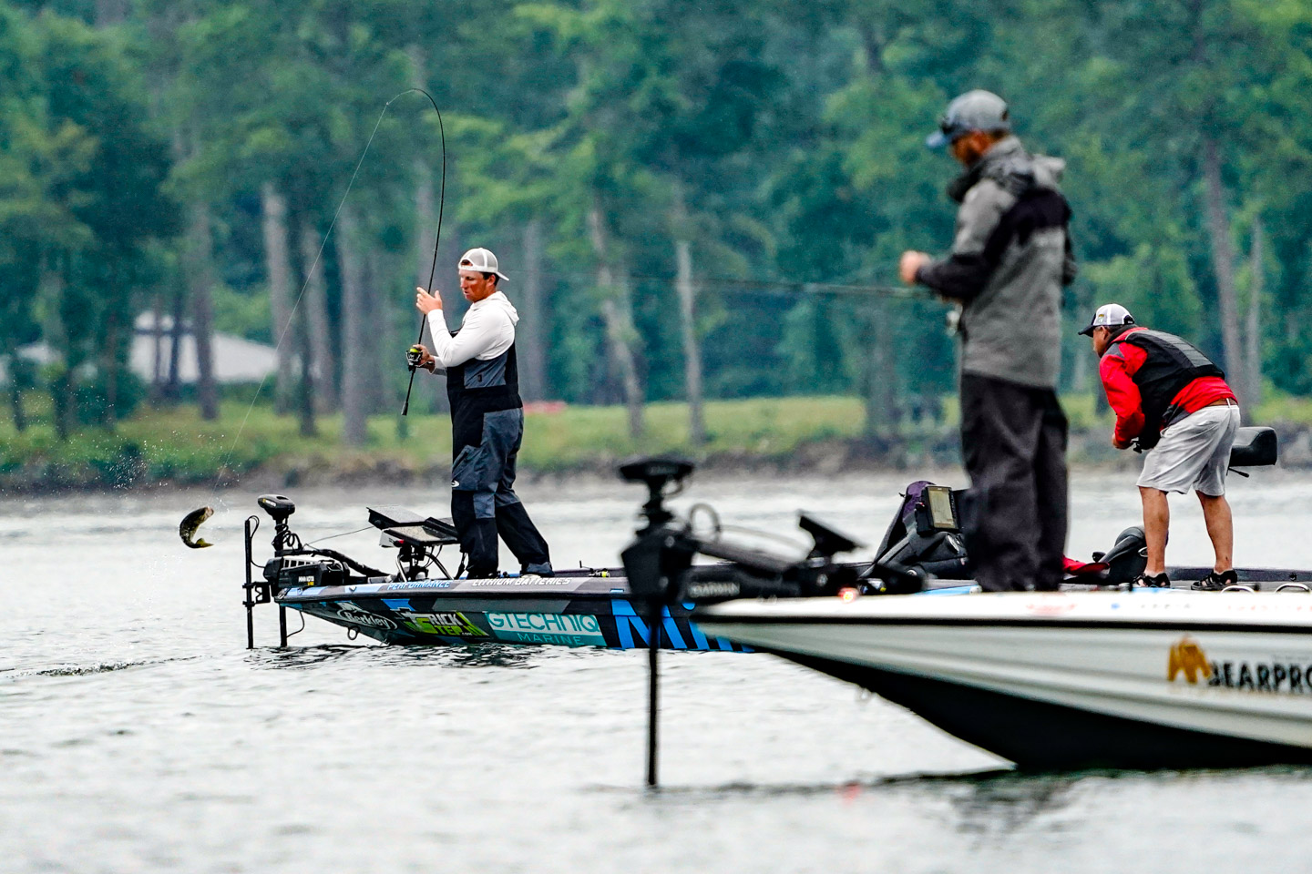 Day 1 action with Redwine, Przekurat, Arey and LeHew - Bassmaster