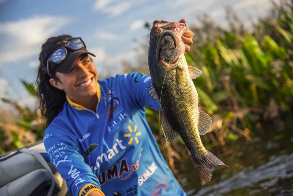 On the hook with Nicole Jacobs - Bassmaster