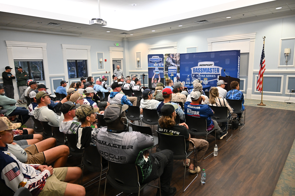 Kayak: Awards ceremony at Kissimmee Chain - Bassmaster