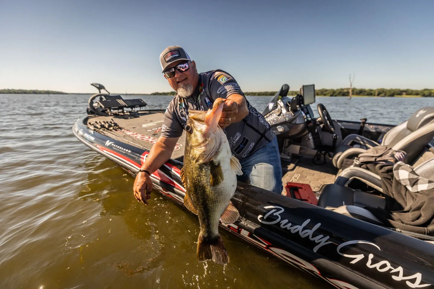 The Cast: Giant bass of Texas - Bassmaster