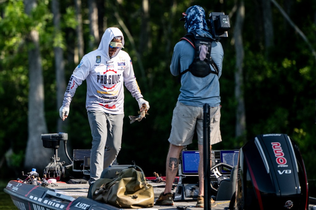 Bringin' 'em in with Blaylock - Bassmaster